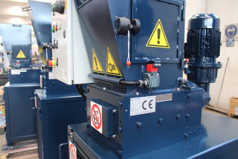 Shredding of waste onboard ships